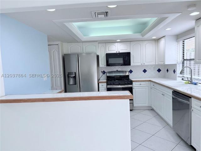3 bedroom luxury Townhouse for rent in Miami, Florida