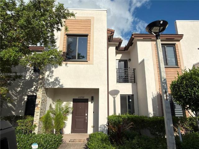 3 bedroom luxury Townhouse for rent in Miami, Florida