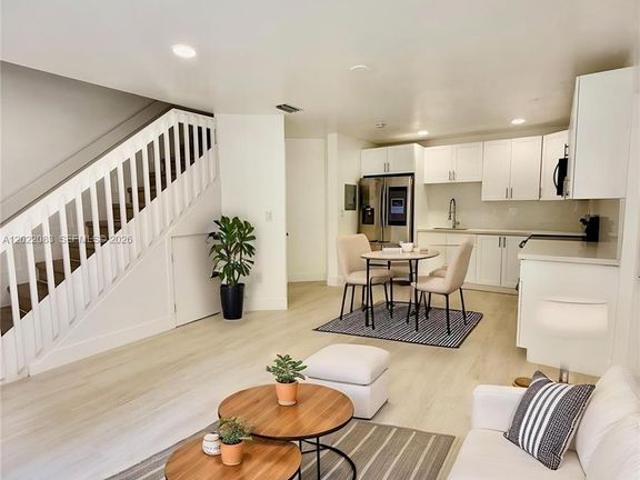 3 bedroom luxury Townhouse for rent in Miami, Florida