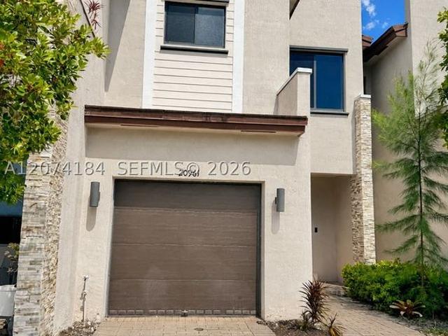 3 bedroom luxury Townhouse for rent in Miami, Florida