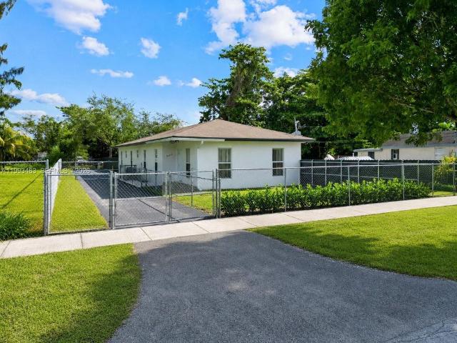 3 bedroom luxury Townhouse for rent in Miami, Florida