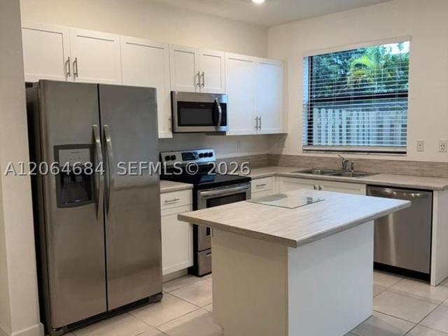 3 bedroom luxury Townhouse for rent in Miami, Florida