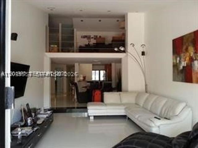 3 bedroom luxury Townhouse for rent in Miami, Florida