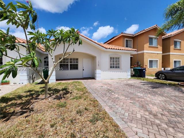 3 bedroom luxury Townhouse for rent in Miami, Florida
