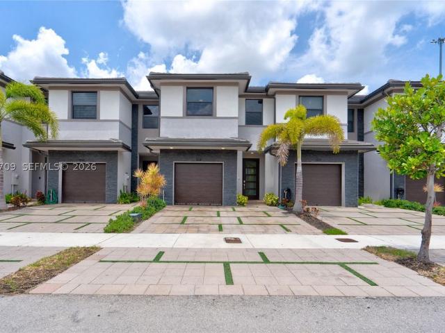 3 bedroom luxury Townhouse for rent in Miami Lakes, Florida