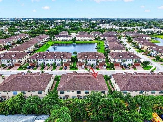 3 bedroom luxury Townhouse for rent in Palm Springs, Florida