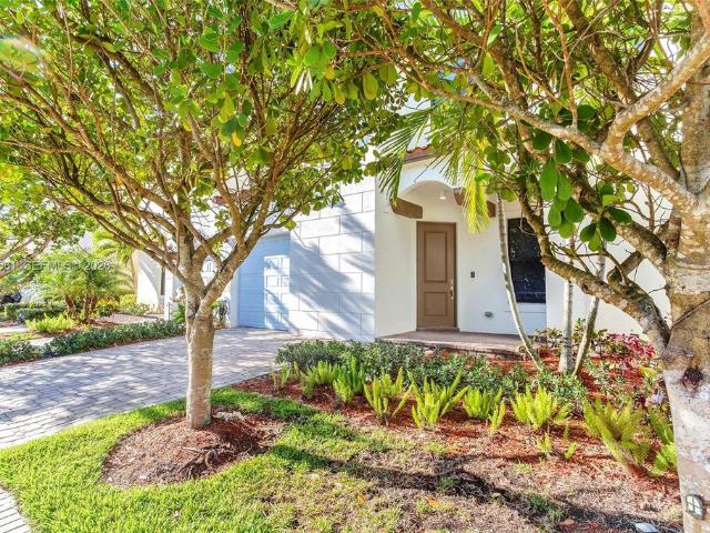 3 bedroom luxury Townhouse for rent in Pembroke Pines, Florida