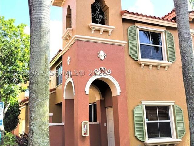 3 bedroom luxury Townhouse for rent in Pembroke Pines, Florida