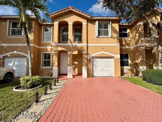 3 bedroom luxury Townhouse for rent in Pembroke Pines, Florida