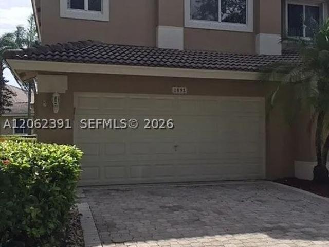 3 bedroom luxury Townhouse for rent in Pembroke Pines, Florida
