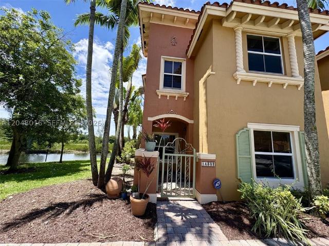 3 bedroom luxury Townhouse for rent in Pembroke Pines, Florida