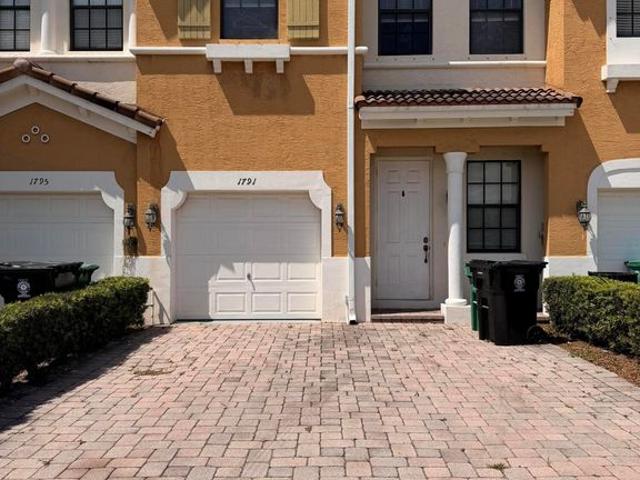 3 bedroom luxury Townhouse for rent in Port Saint Lucie, Florida