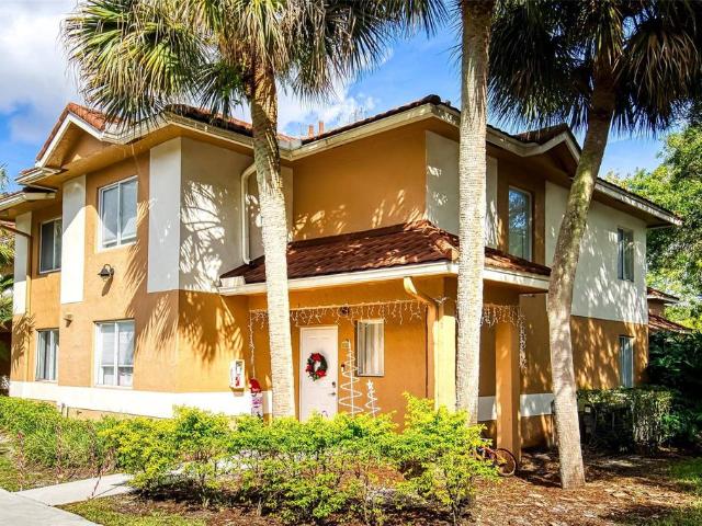 3 bedroom luxury Townhouse for rent in Plantation, Florida
