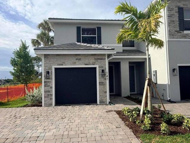 3 bedroom luxury Townhouse for rent in Royal Palm Beach, Florida