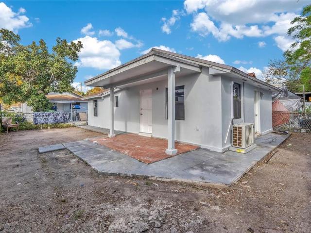 2 bedroom luxury Villa for rent in Miami Heights Trailer Park, Florida