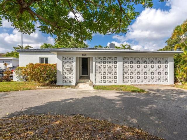 3 bedroom luxury Villa for rent in Miami Springs, United States