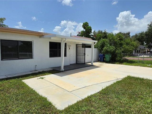 3 bedroom luxury Villa for rent in Opa locka North historical, Florida