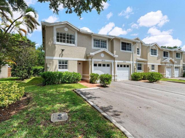 3 bedroom luxury Villa for rent in Cooper City, Florida