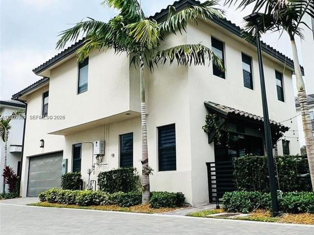 3 bedroom luxury Villa for rent in Doral, Florida