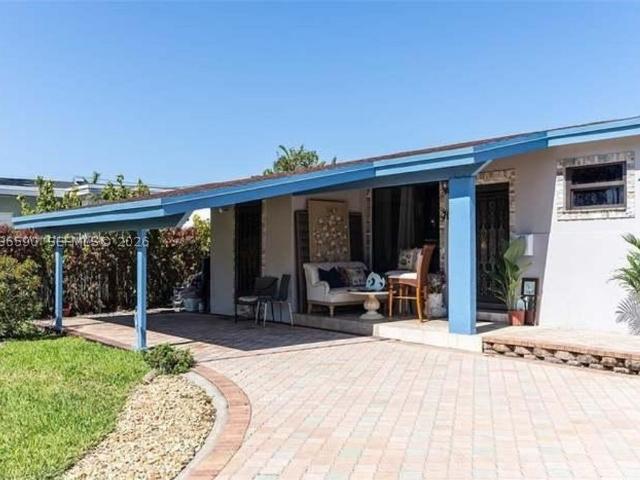 3 bedroom luxury Villa for rent in Hallandale, United States