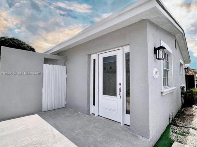 3 bedroom luxury Villa for rent in Hialeah, Florida