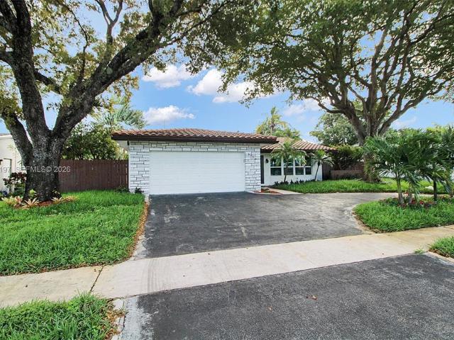 3 bedroom luxury Villa for rent in Hollywood, United States