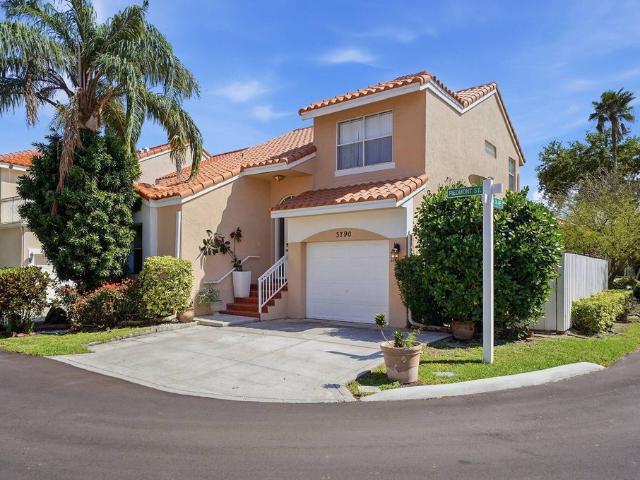 3 bedroom luxury Villa for rent in Hollywood, United States