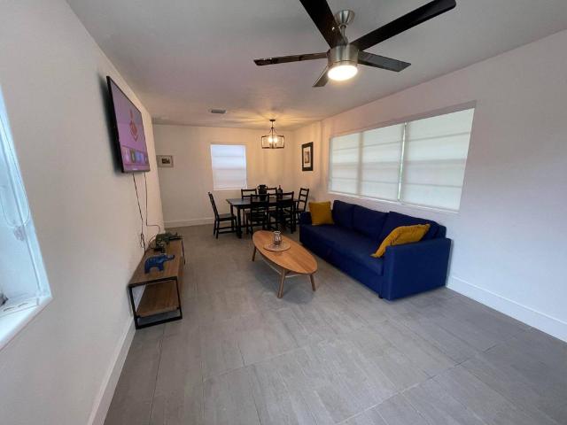 Luxury apartment complex for rent in Hollywood, Florida