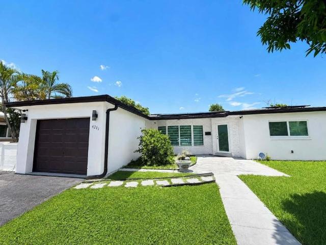 3 bedroom luxury Villa for rent in Lauderdale Lakes, United States