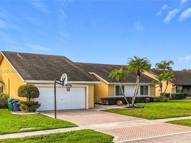3 bedroom luxury Villa for rent in Lauderhill, Florida