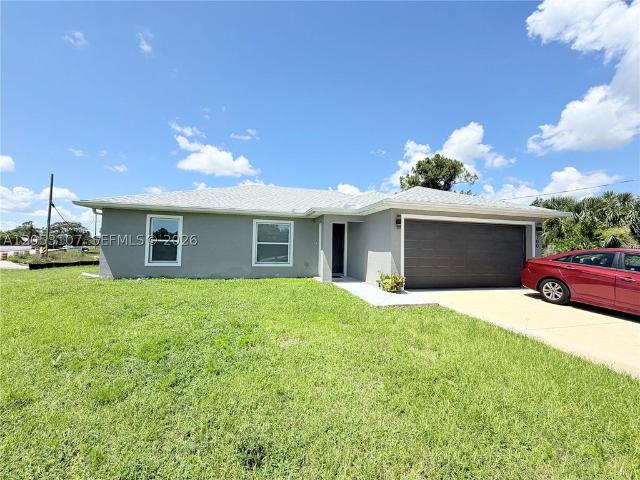 3 bedroom luxury Villa for rent in Lehigh Acres, Florida