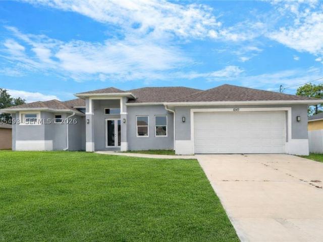 3 bedroom luxury Villa for rent in Lehigh Acres, Florida