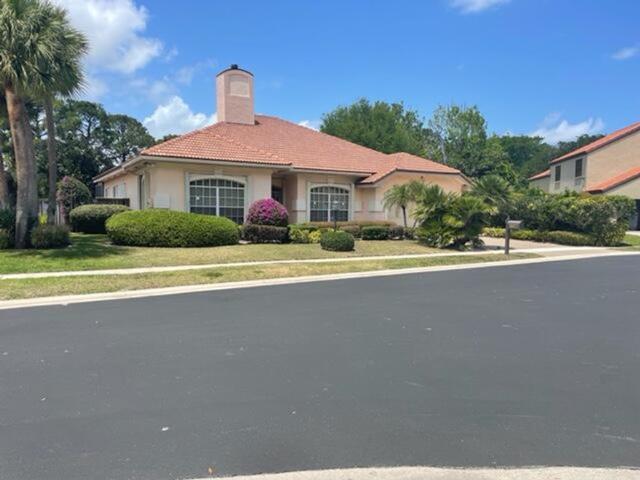3 bedroom luxury Villa for rent in Palm Beach Gardens, Florida