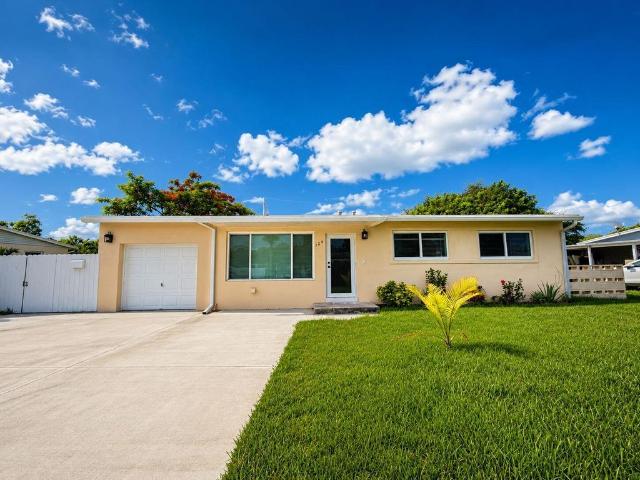 3 bedroom luxury Villa for rent in Palm Springs, Florida