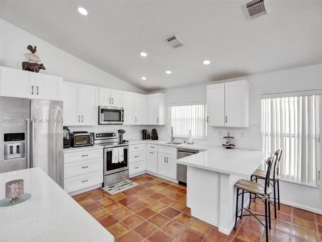 3 bedroom luxury Villa for rent in Pembroke Pines, Florida