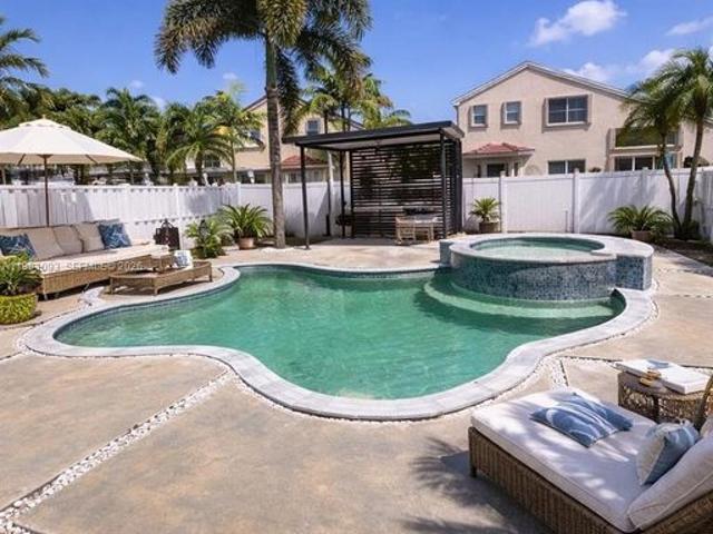 3 bedroom luxury Villa for rent in Pembroke Pines, Florida
