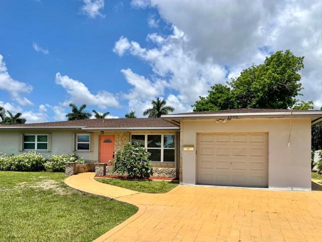 3 bedroom luxury Villa for rent in Pembroke Pines, Florida