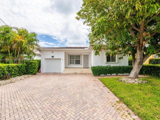 3 bedroom luxury Villa for rent in Surfside, United States
