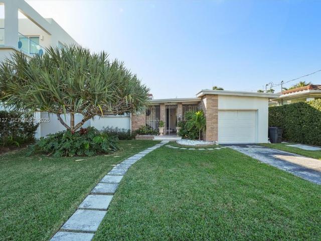 3 bedroom luxury Villa for rent in Surfside, United States