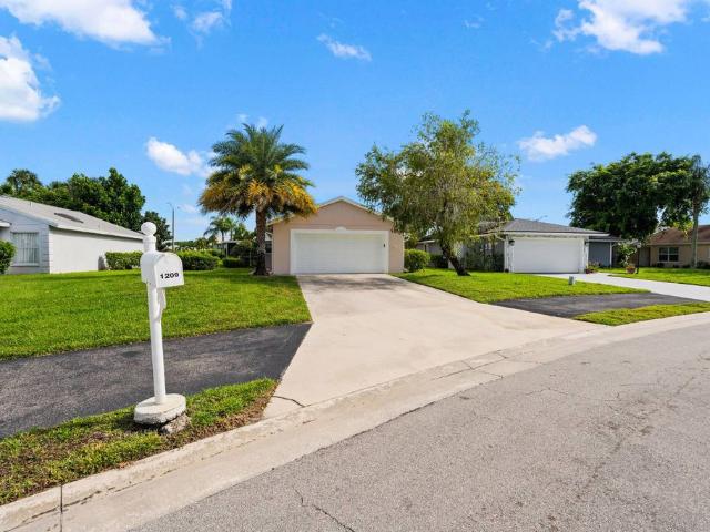 3 bedroom luxury Villa for rent in West Palm Beach, United States
