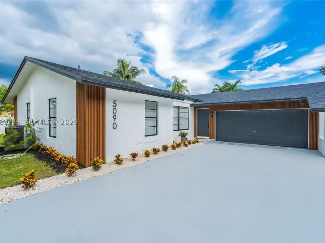 3 bedroom luxury Villa for sale in Margate Estates, Florida