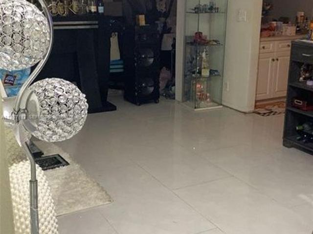 3 bedroom luxury Villa for sale in Margate Estates, Florida