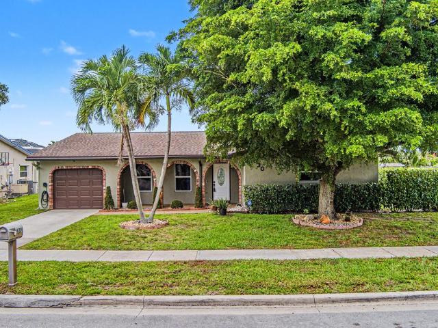 3 bedroom luxury Villa for sale in Margate, Florida