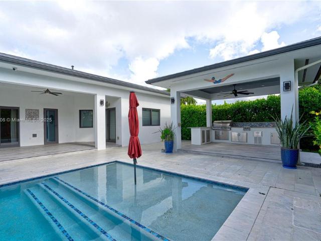 3 bedroom luxury Villa for sale in Miami, Florida