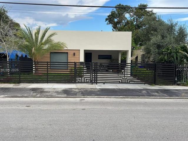 3 bedroom luxury Villa for sale in Miami, Florida