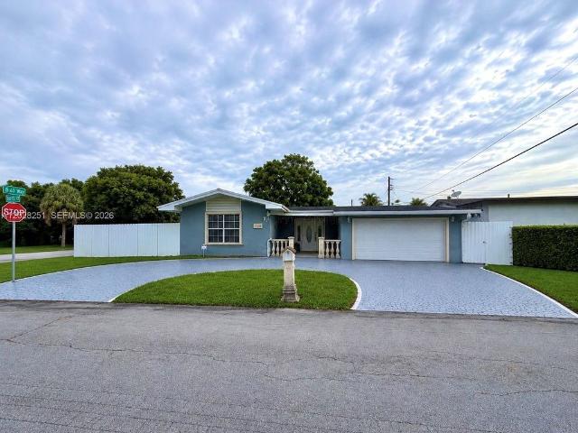 3 bedroom luxury Villa for sale in Miramar, Florida