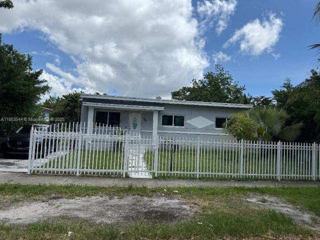 3 bedroom luxury Villa for sale in North Miami, Florida