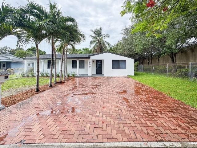3 bedroom luxury Villa for sale in North Miami, Florida