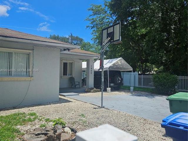 3 bedroom luxury Villa for sale in North Miami, Florida