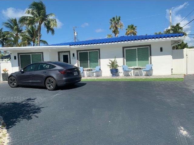 3 bedroom luxury Villa for sale in Oakland Park, Florida
